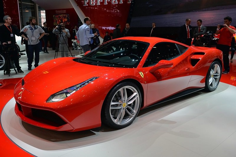 فيراري 488 GTB 2016 - اسعار ومواصفات سيارة فيراري | ArabGT